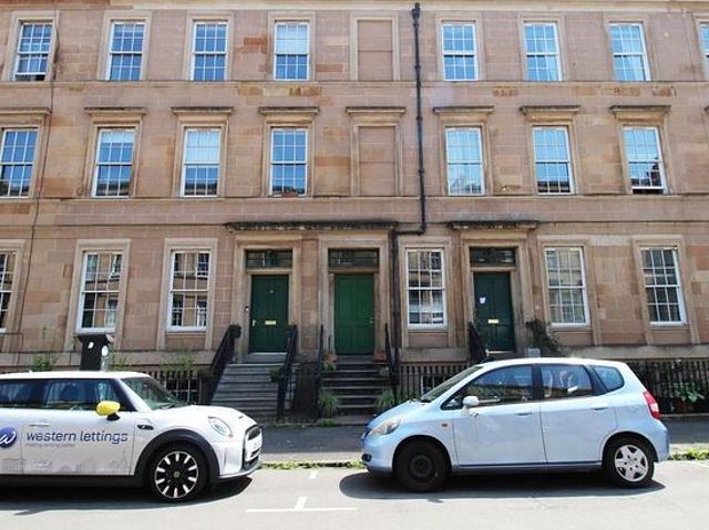 3 bedroom flat in Glasgow