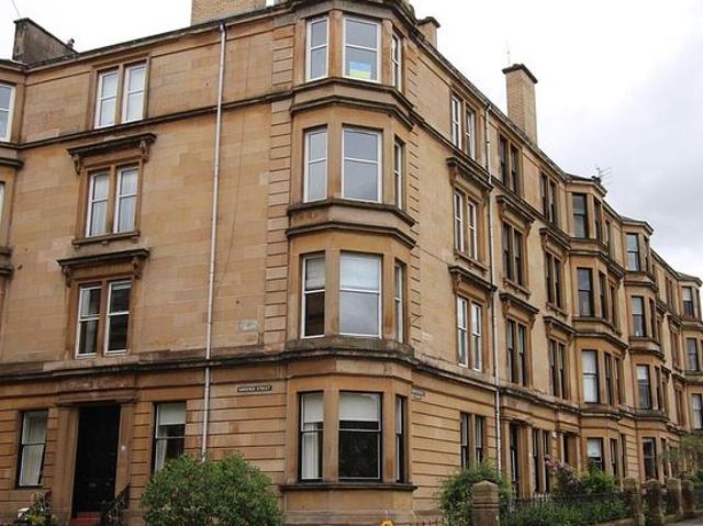 3 bedroom flat in Glasgow
