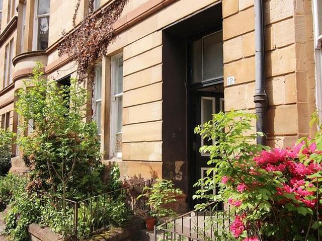 3 bedroom flat in Glasgow