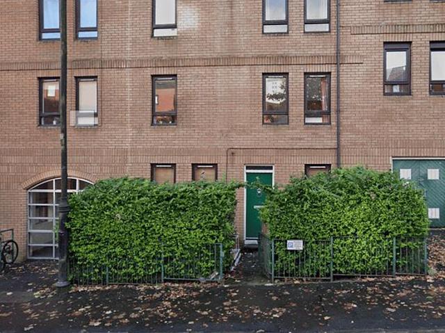 3 bedroom flat in Glasgow