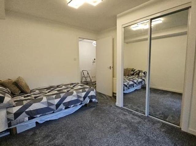 3 bedroom flat in Glasgow