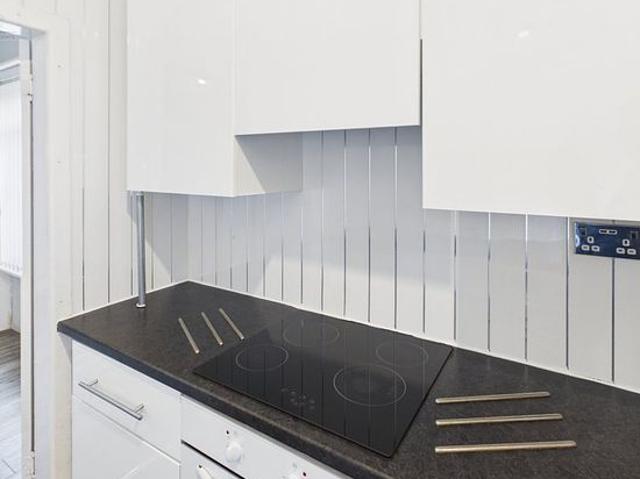 3 bedroom flat in Glasgow