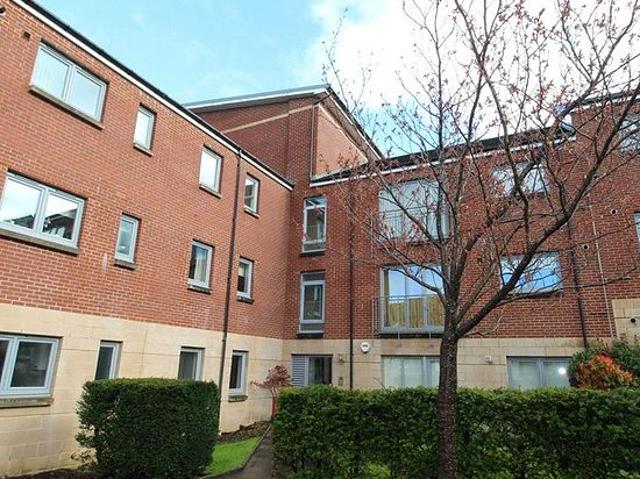 3 bedroom flat in Glasgow