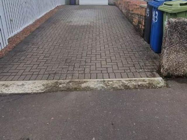 3 bedroom flat in Glasgow