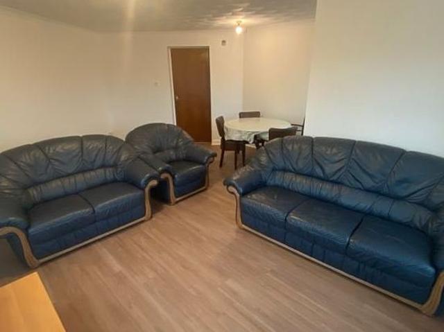 3 bedroom flat in Glasgow
