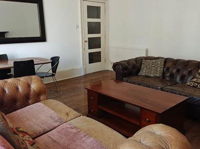 3 bedroom flat in Glasgow