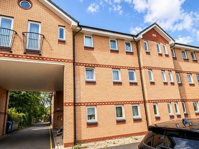 3 bedroom flat in Glasgow