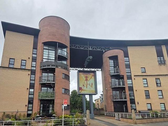 3 bedroom flat in Glasgow