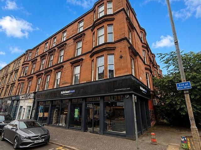 3 bedroom flat in Glasgow