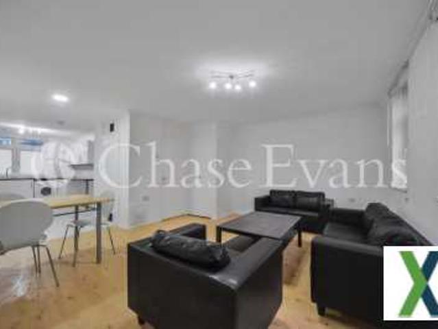 3 bedroom flat in Glengarnock Avenue, Isle Of Dogs, London, E14