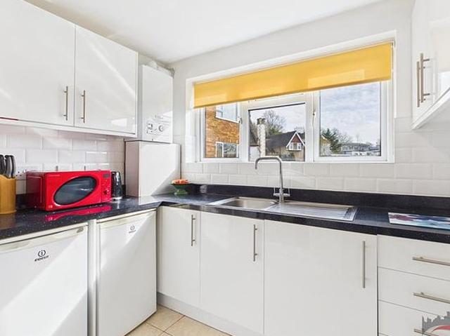 3 bedroom flat in Harrow