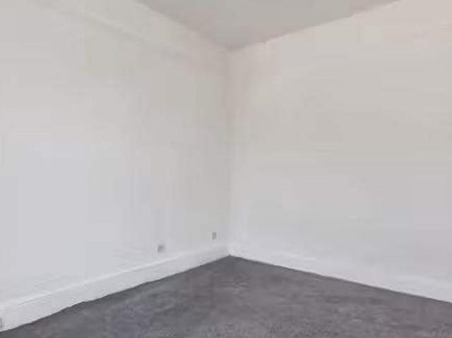 3 bedroom flat in Ilford