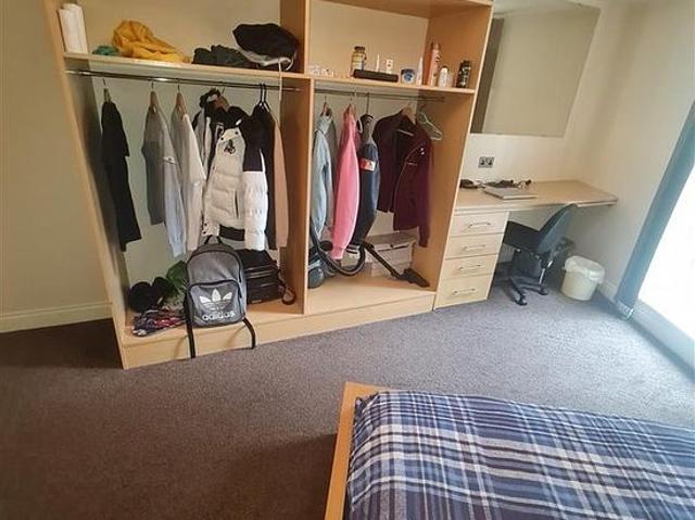 3 bedroom flat in Leeds