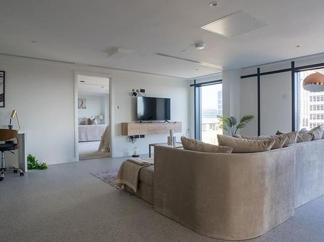3 bedroom flat in Leeds
