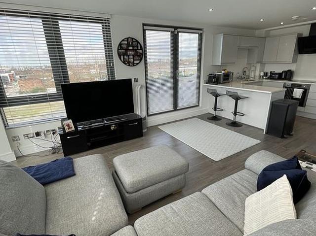 3 bedroom flat in Liverpool