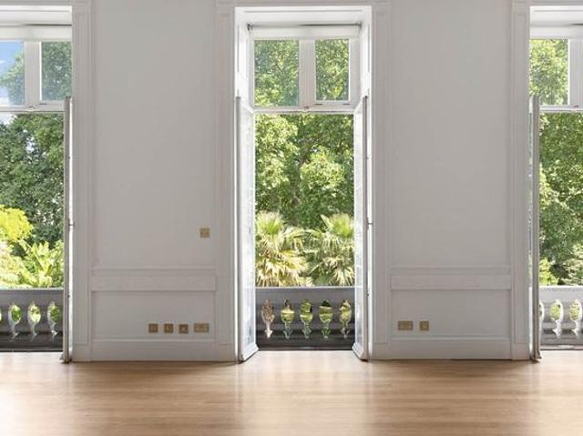 3 bedroom flat in London