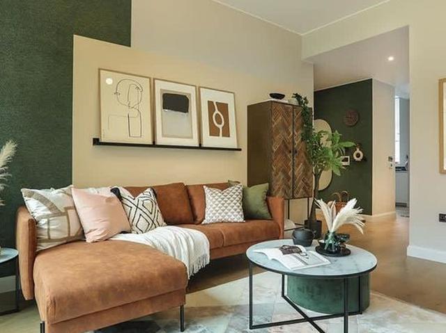 3 bedroom flat in London