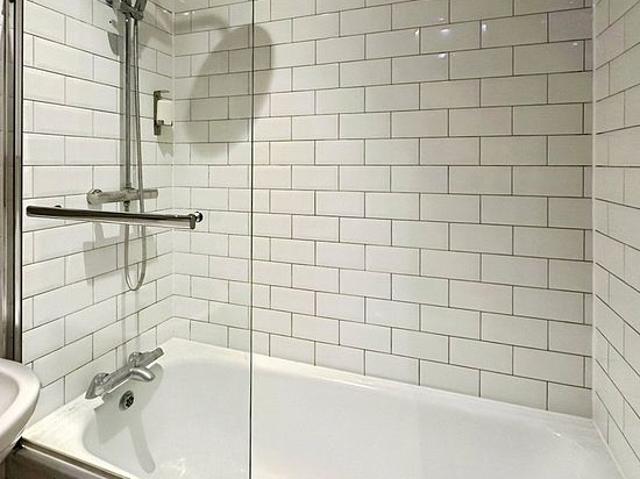 3 bedroom flat in London