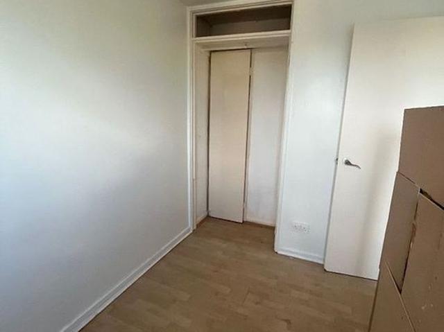 3 bedroom flat in London