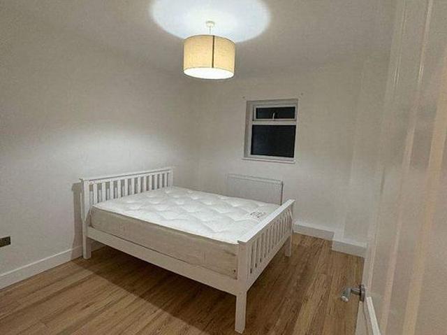 3 bedroom flat in London