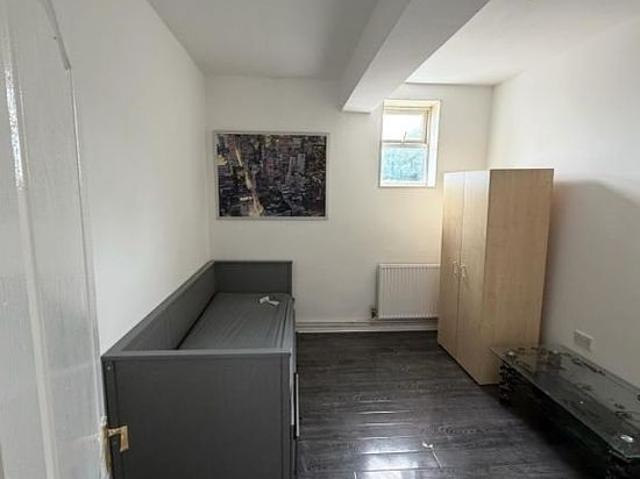 3 bedroom flat in London