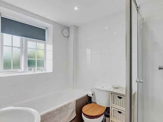 3 bedroom flat in London