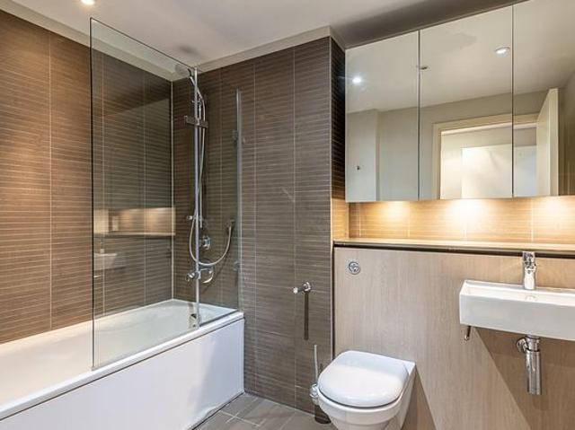 3 bedroom flat in London