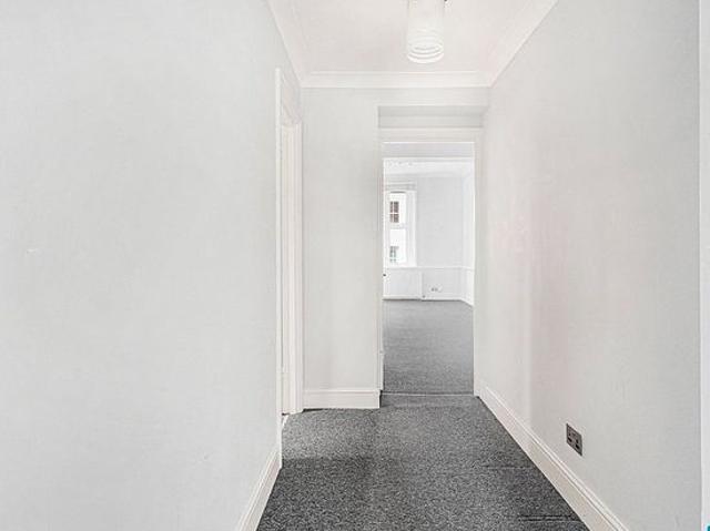 3 bedroom flat in London
