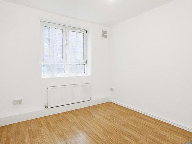 3 bedroom flat in London