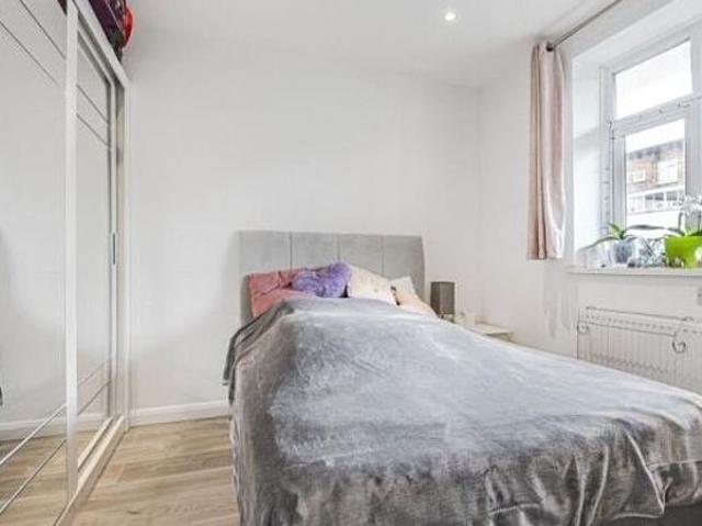 3 bedroom flat in London