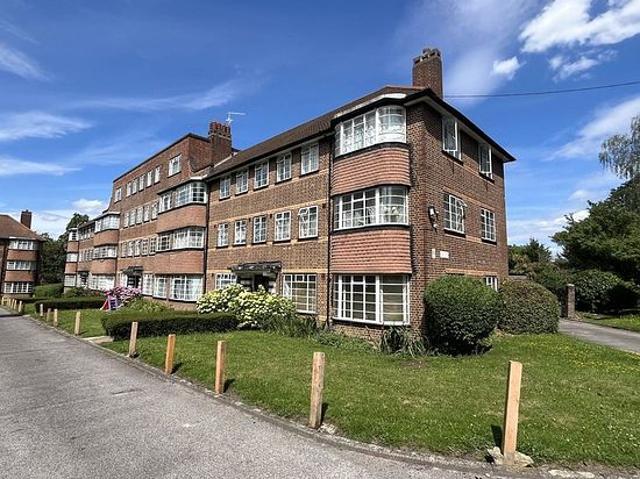 3 bedroom flat in London