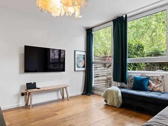 3 bedroom flat in London