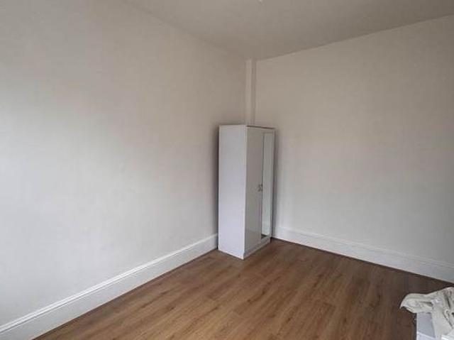 3 bedroom flat in London