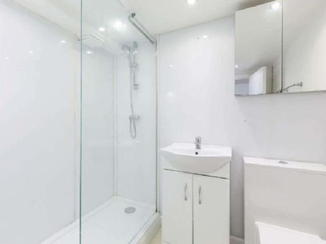 3 bedroom flat in London