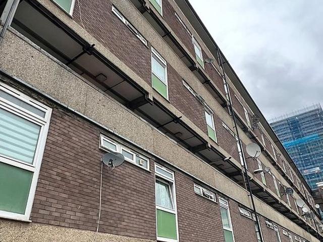 3 bedroom flat in London