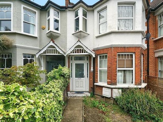 3 bedroom flat in London
