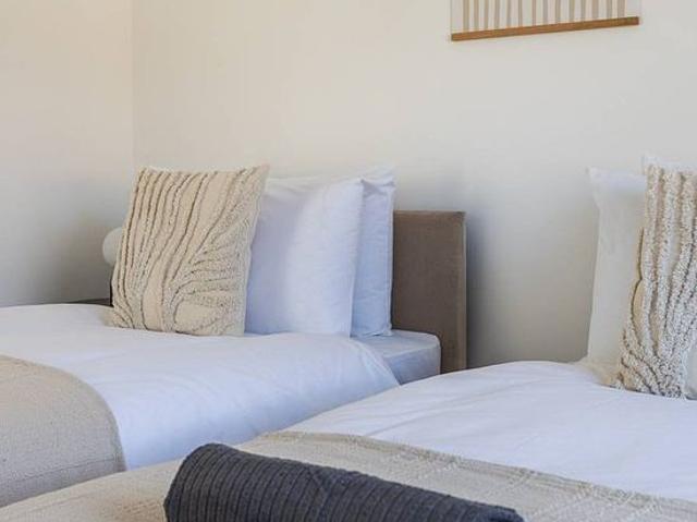 3 bedroom flat in London