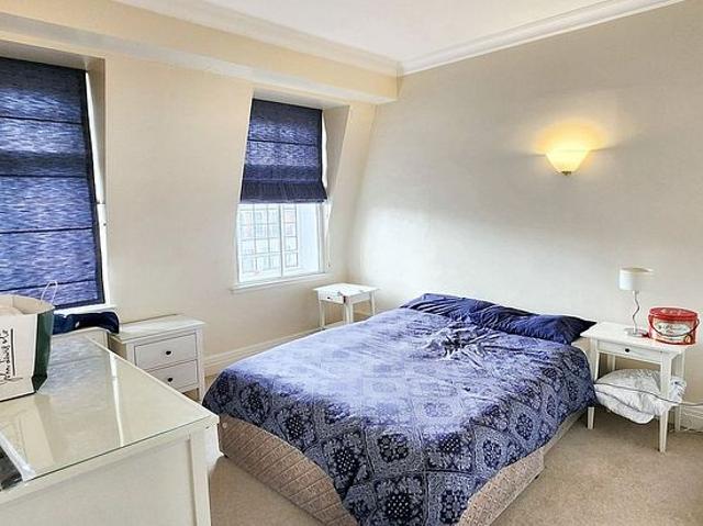 3 bedroom flat in London