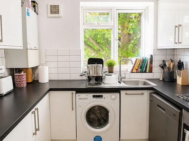 3 bedroom flat in London