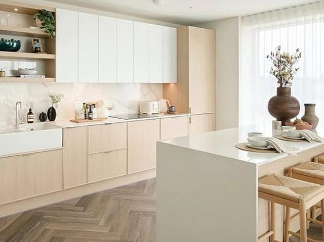 3 bedroom flat in London