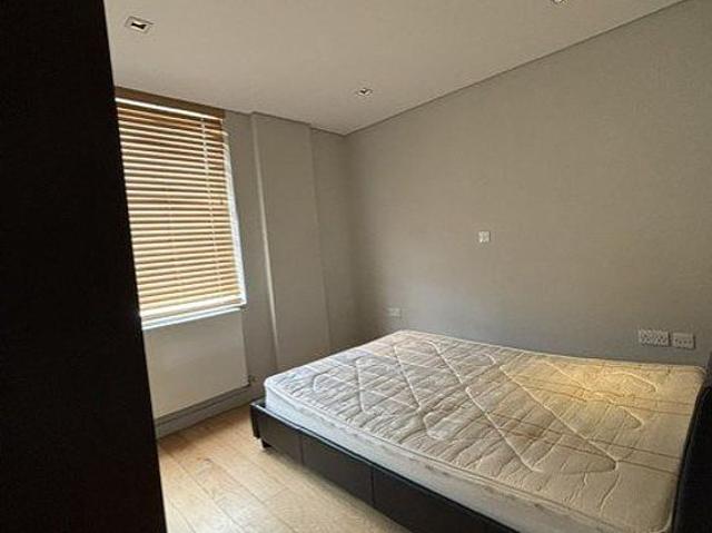3 bedroom flat in London