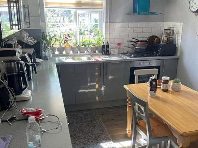 3 bedroom flat in London