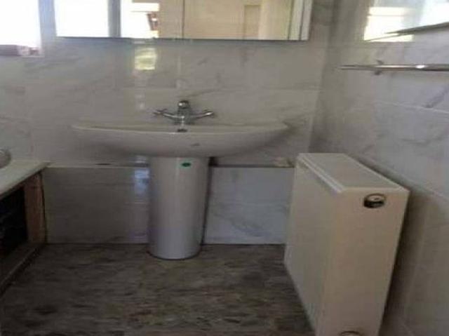 3 bedroom flat in London