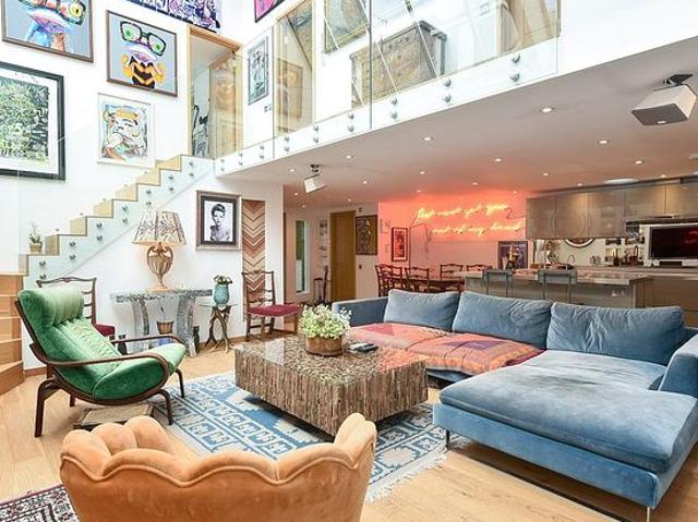 3 bedroom flat in London