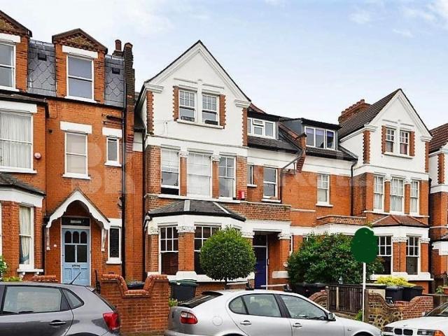 3 BED GARDEN FLAT!