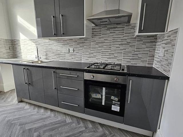 3 bedroom flat in Oldbury