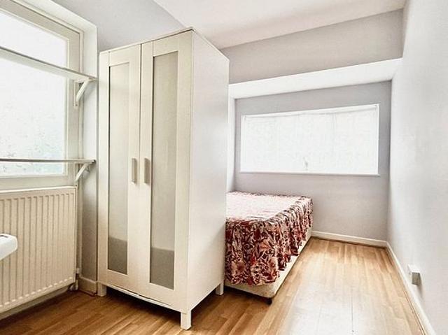 3 bedroom flat in Richmond