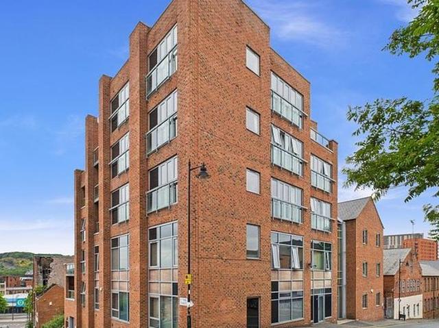 3 bedroom flat in Sheffield