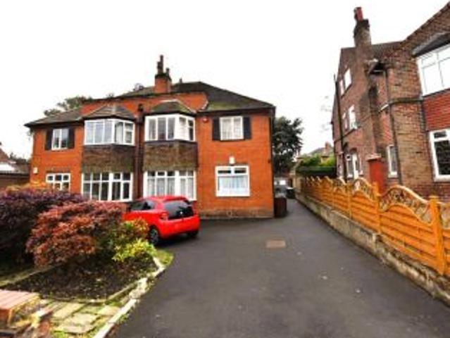 3 bedroom Flat in St Chads Drive 3 Bed, Leeds