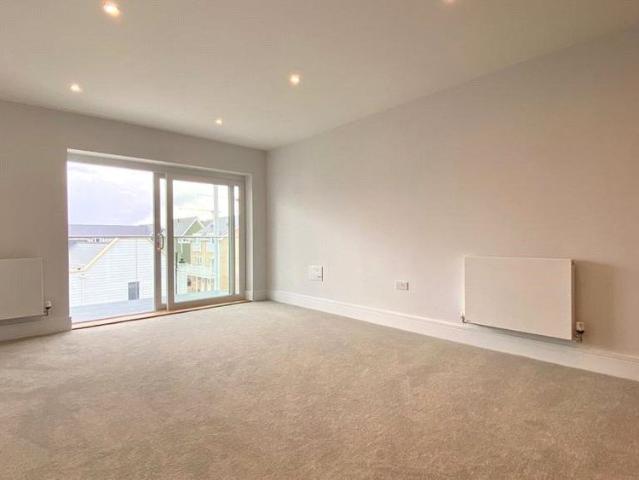 3 bedroom Flat in Sunapee Road, Reading